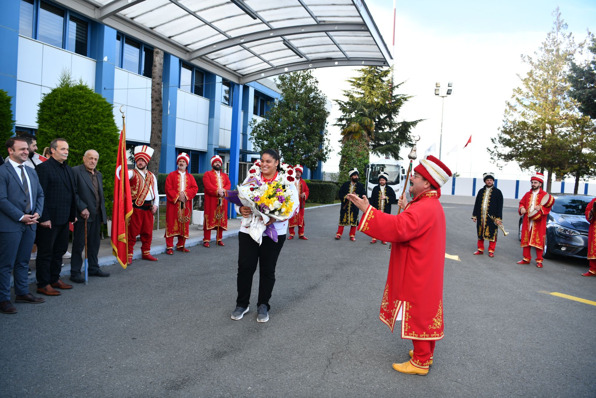 AVRUPA ŞAMPİYONU HAVVANUR’A MEMLEKETİ TRABZON’DA GÖRKEMLİ KARŞILAMA